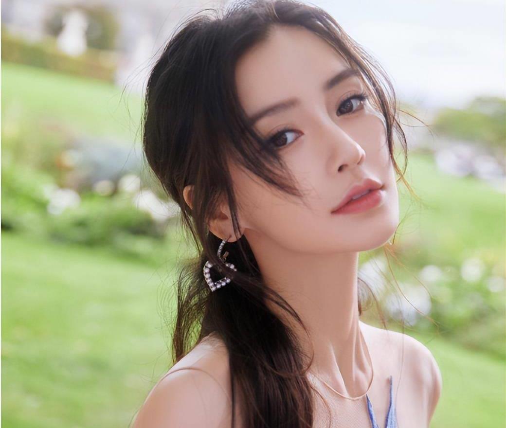 Yang Ying is facing severe challenges. Her variety show has been lost ...