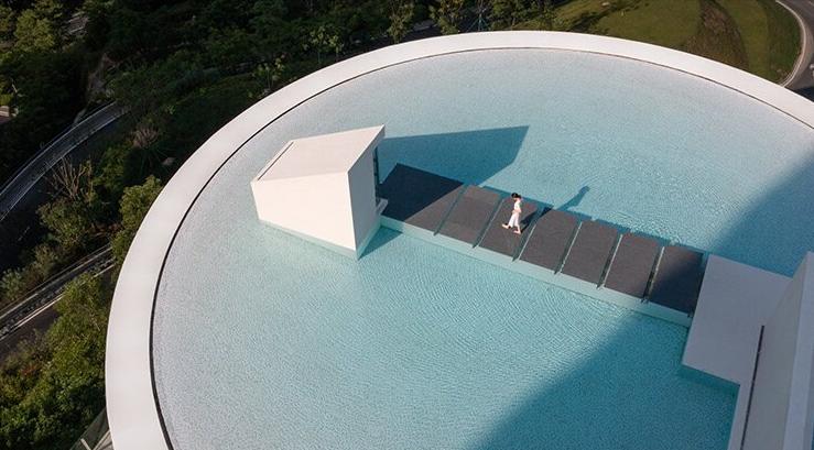 The design of this white circular library presents a poetic beauty - iNEWS