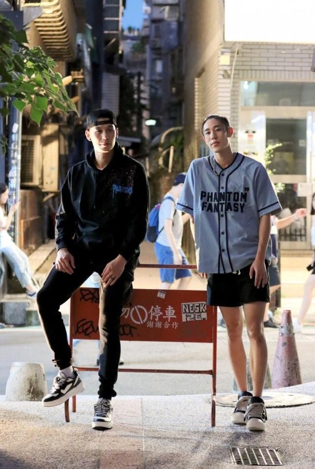 Jeremy Lin posted a photo: Thank you Jay Chou for the clothes he sent ...