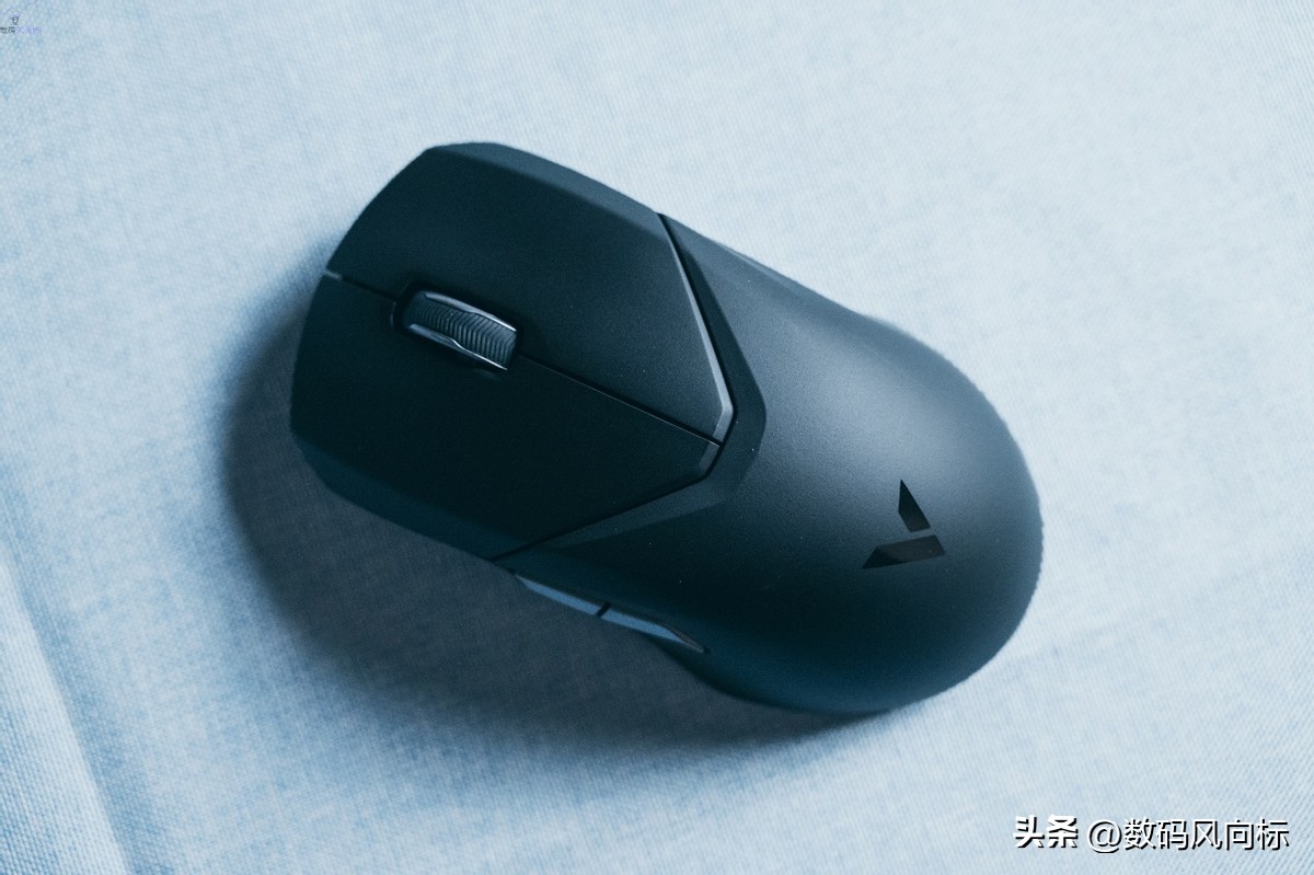 Lighter, faster and more durable, with a weight of 79g, get started with the Rapoo VT9 that ...