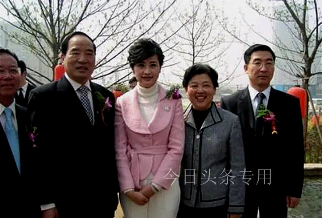 Wu Xiaoli revealed the secret of her happy life with her 25-year-old ...