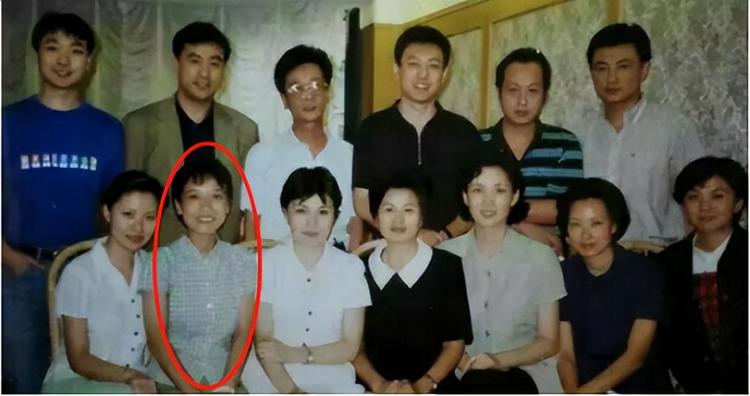 CCTV host He Hongmei: Once caught in the door of makeup, and had a ...