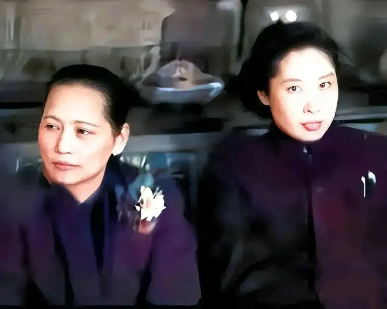 In 1950, Mr. Soong Ching Ling and Wang Guangmei took a rare group photo. Their temperament is ...