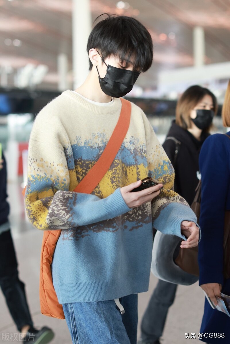 Lin Mo appeared at Beijing Capital Airport - iNEWS