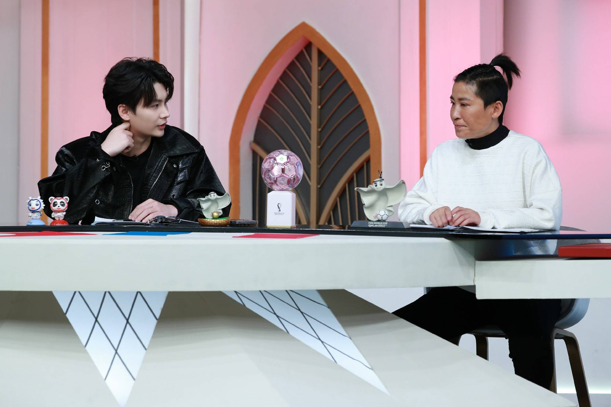 Yao Liuyi was a guest in the CCTV video "Big Guys Watch with You", boldly predicting the score ...