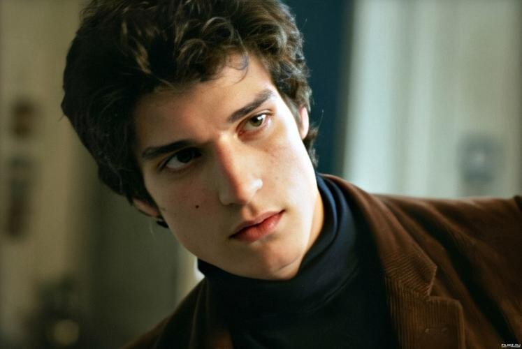 Louis Garrel: The Rising Star of an Artistic Family - iNEWS