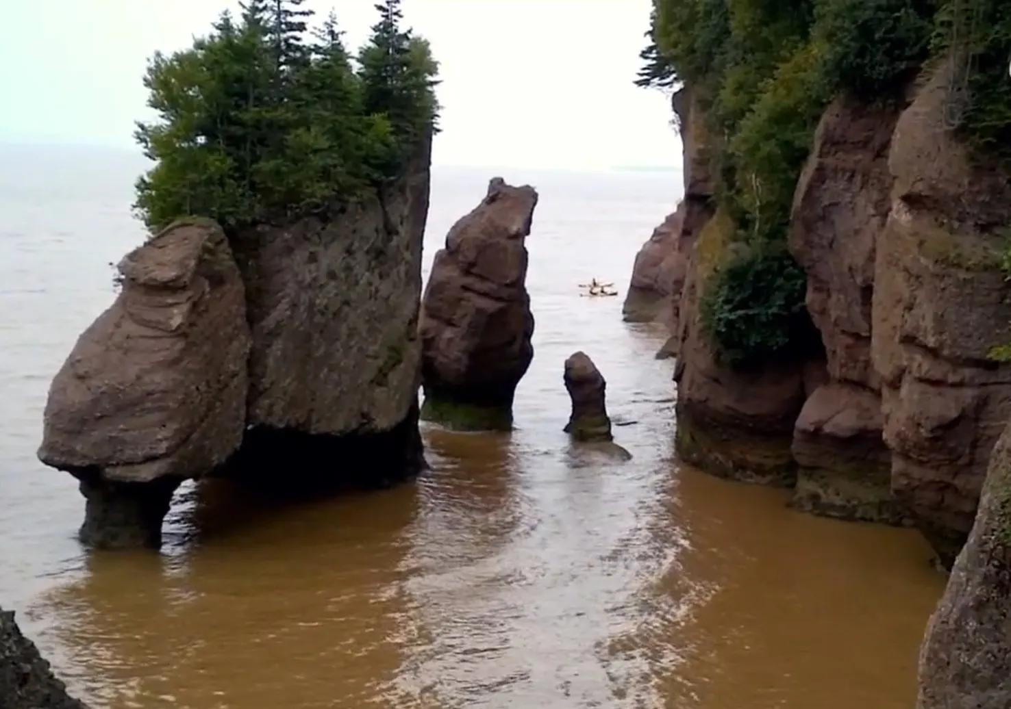 The Bay of Fundy - the place with the highest tidal range in the world ...