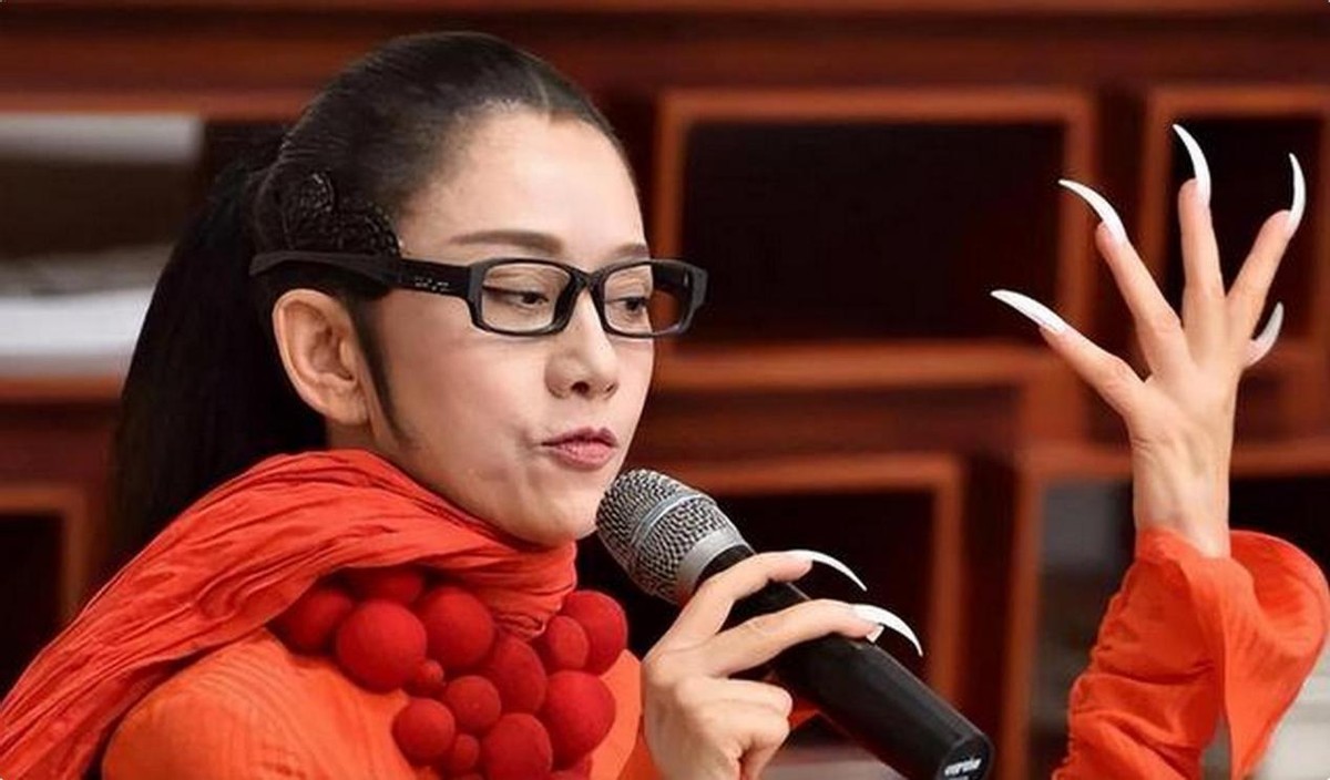 "Playing hooligans" on the stage was called vulgar Yang Liping: We are wearing pants! - iNEWS