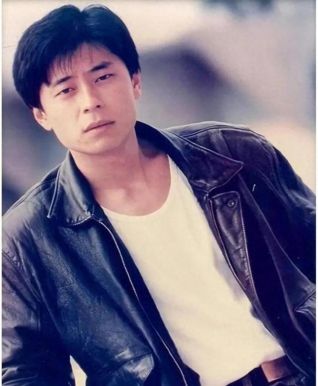 From the peak of music to losing his voice, explore the highs and lows of Wang Jie's music ...