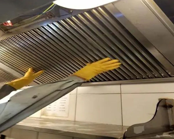 What are the effective ways to clean kitchen fume marks? - iNEWS