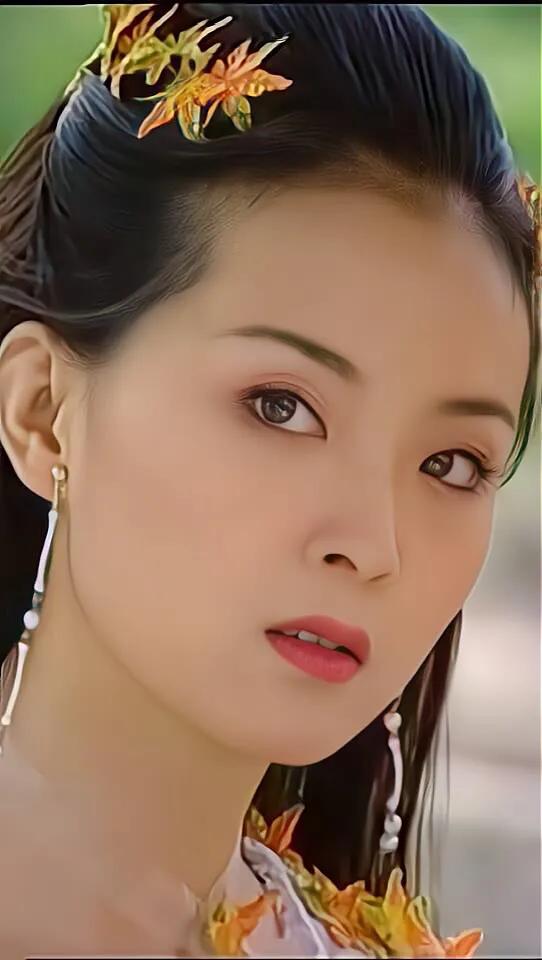 Wang Yan's appearance is at its peak, Bai Feifei is so beautiful - iNEWS