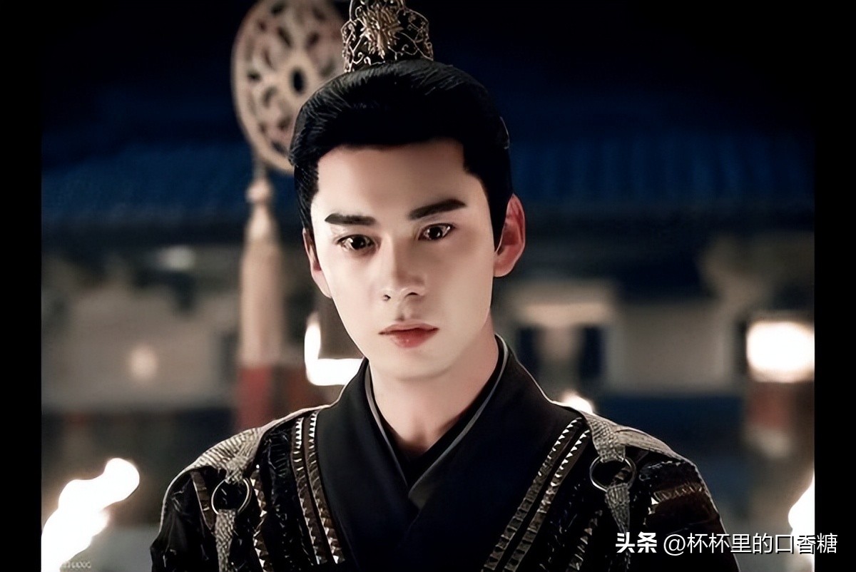 Far more popular than the main character and supporting characters ...