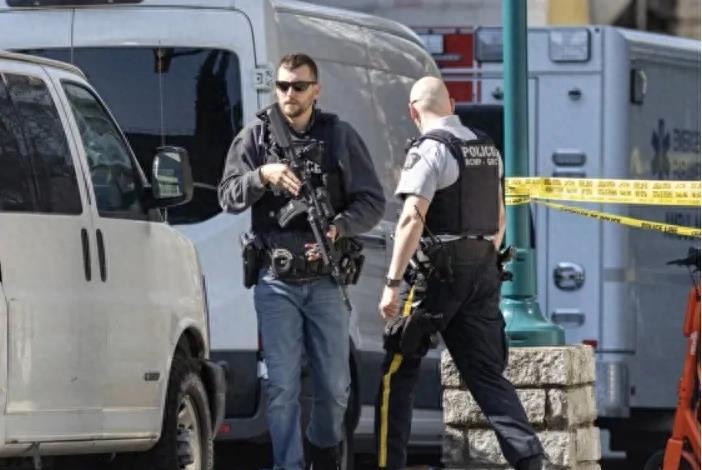 Gunmen raided Canadian apartment, 6 police officers and their son were ...
