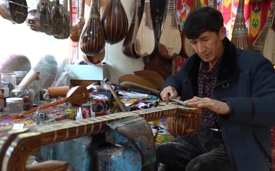 At the age of 5, he learned art and can make 28 kinds of musical ...