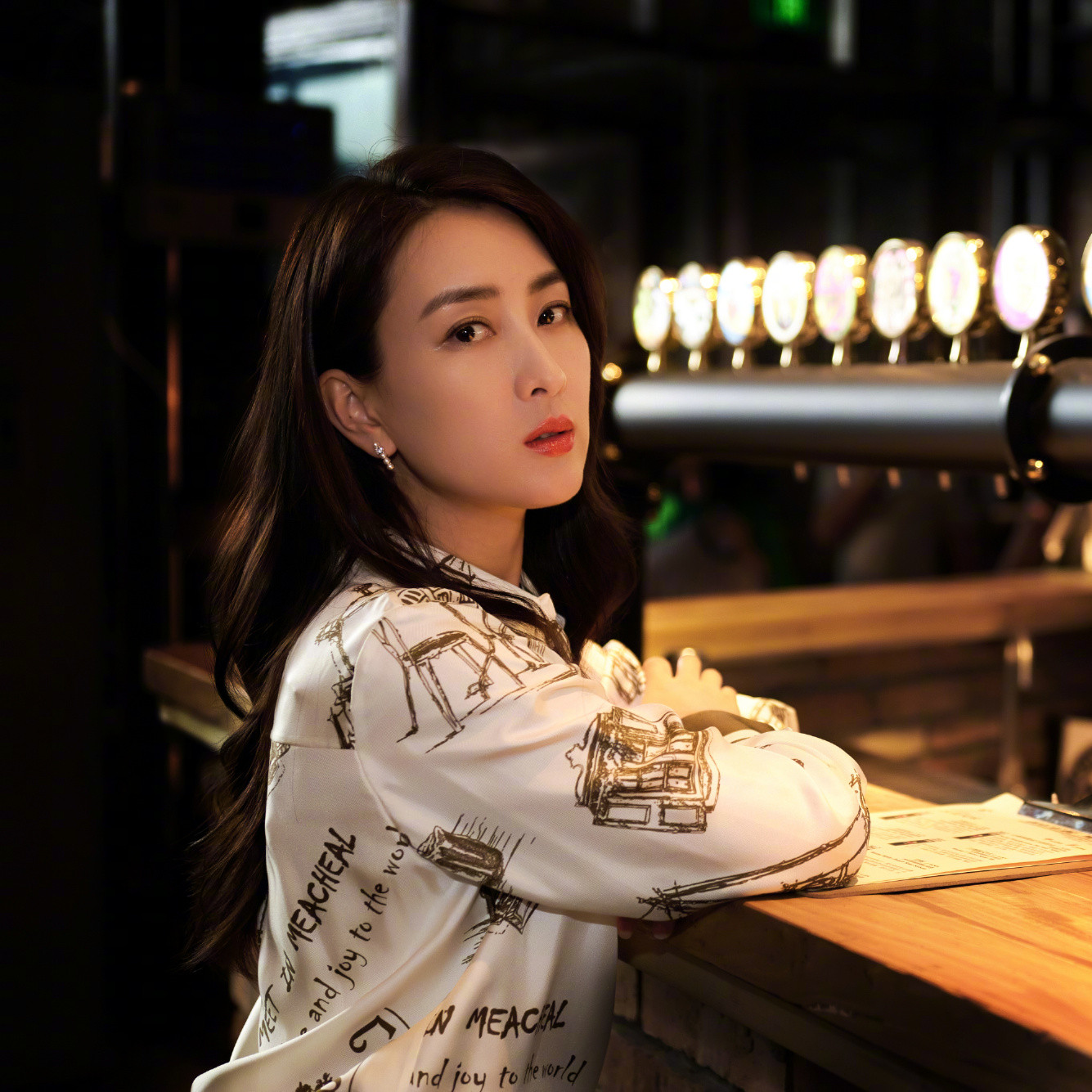 Ma Su's professional photo looks capable and mature - iNEWS