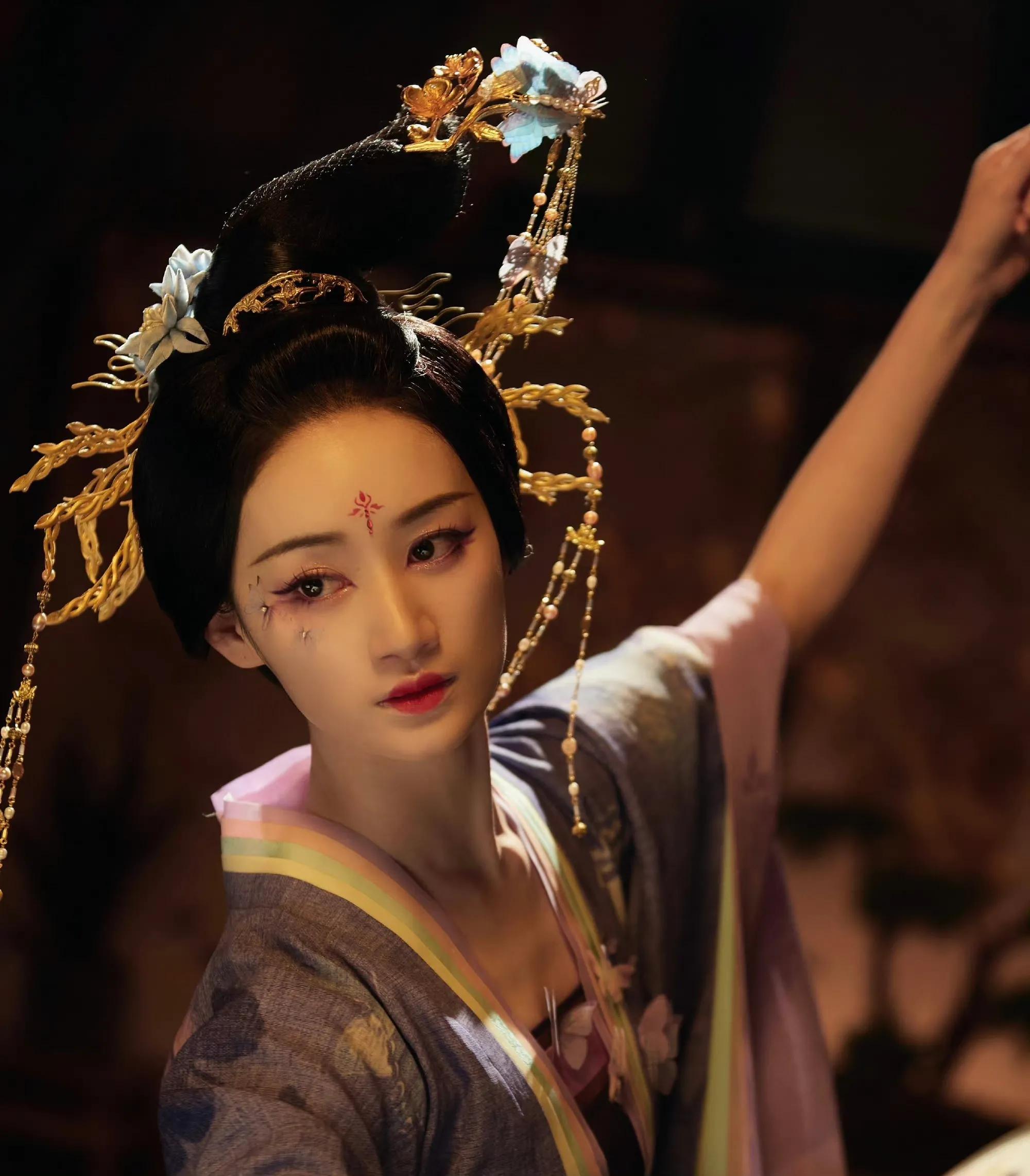 Guo Xiaoting's ancient costume wallpaper sharing: cold as the moon ...