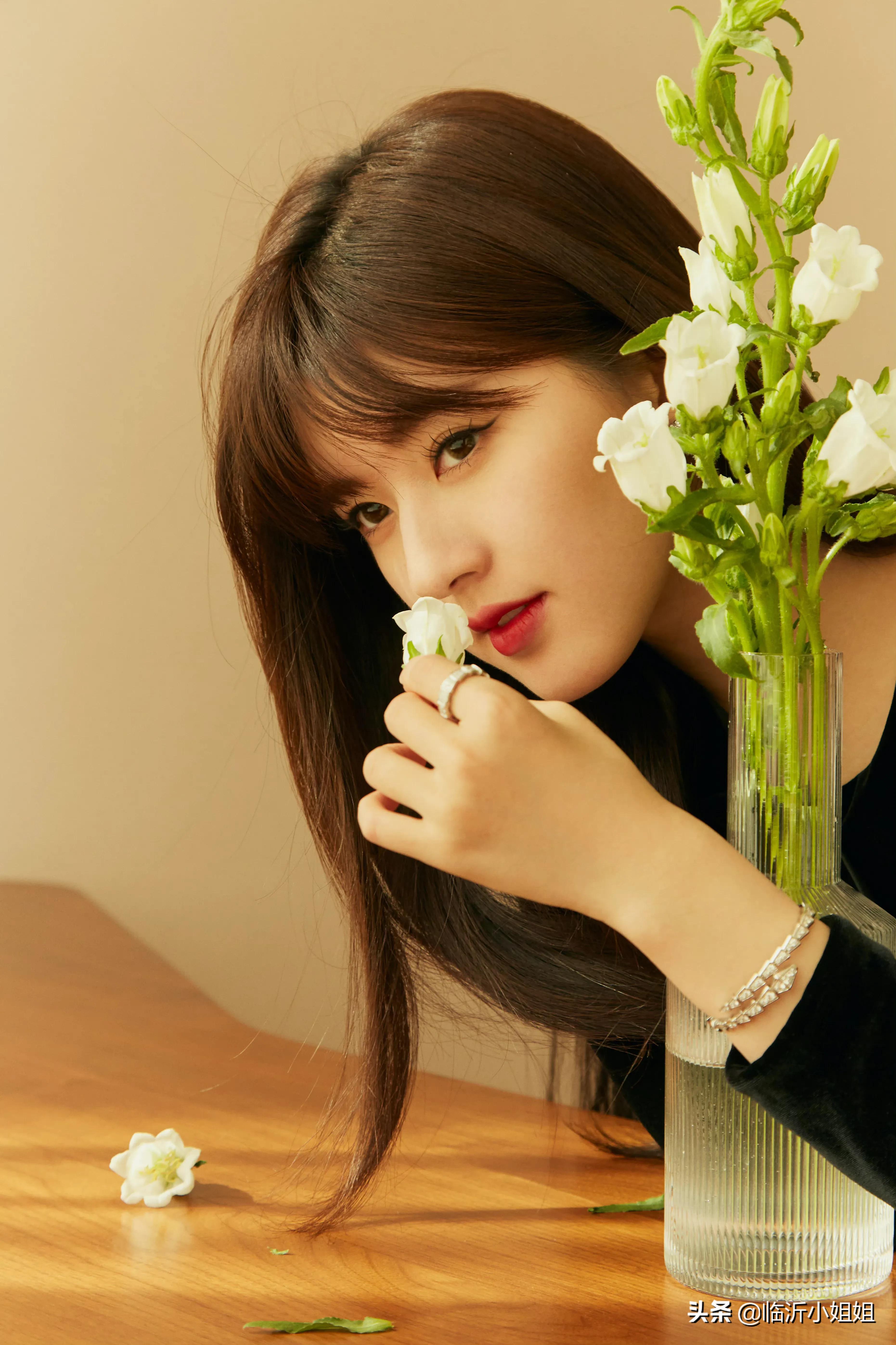 Zhao Lusi, a young and lively and high-value beautiful girl, the ...