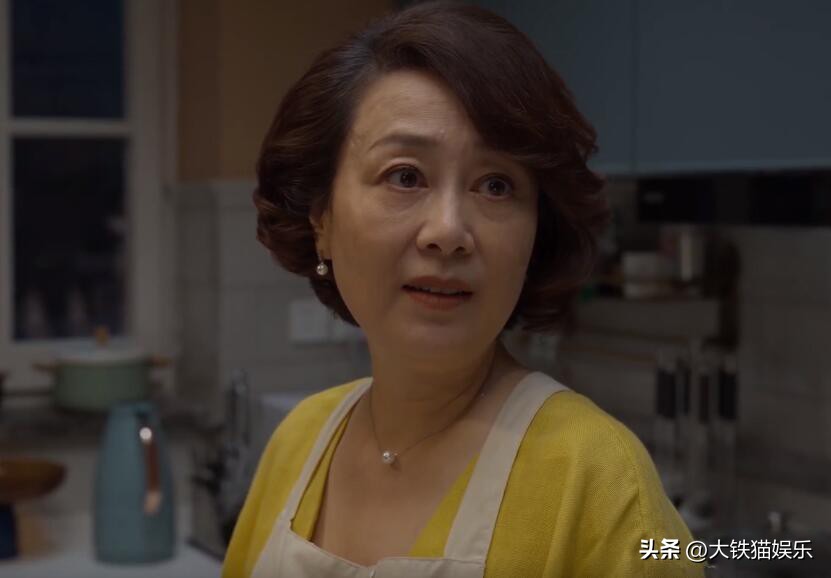 A swimsuit in "Ordinary Road" exposed Jin Chen's short figure, and was ...