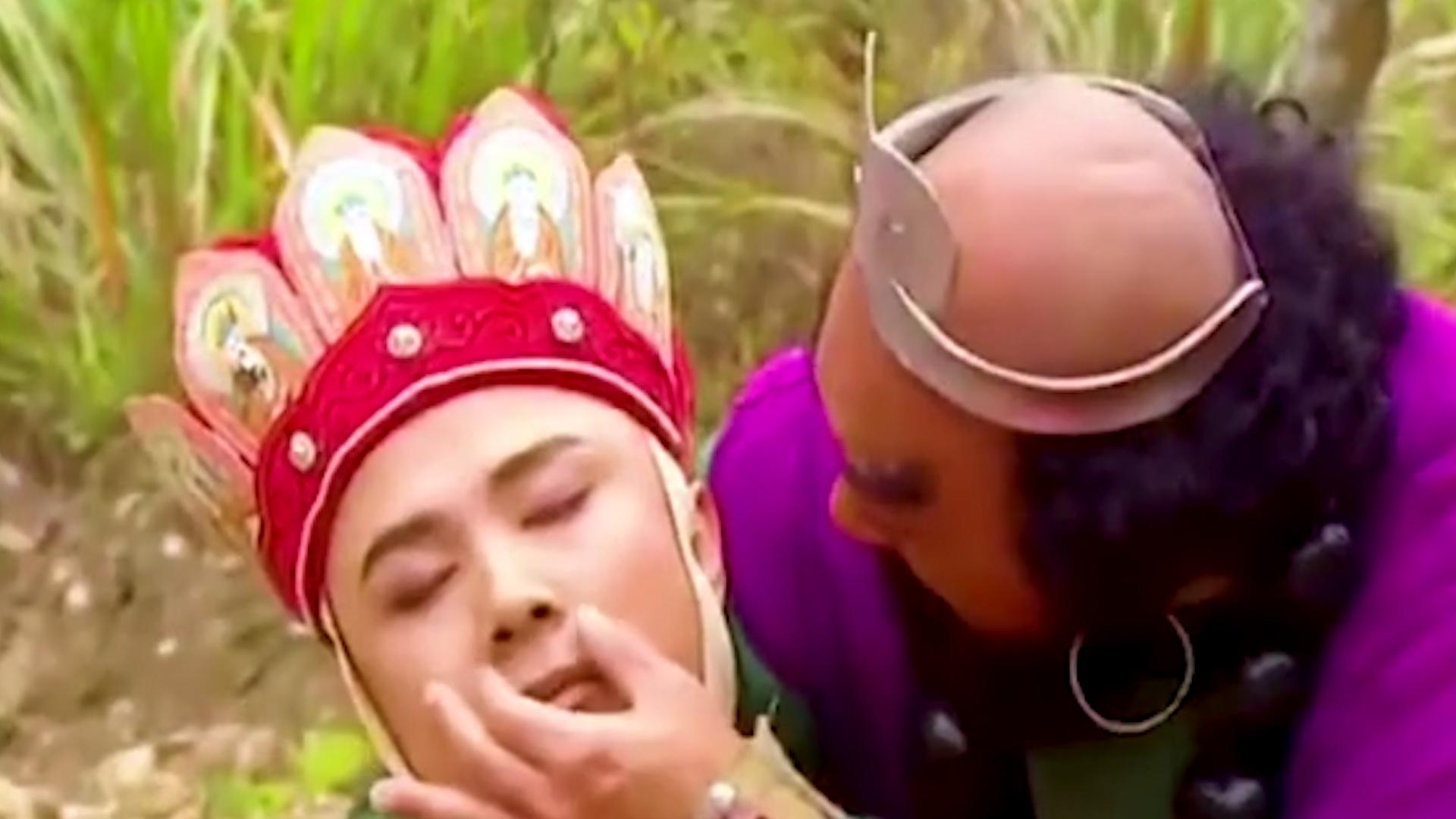 Xu Shaohua playing Tang Seng is actually pretending! Off-screen is the leader of the atmosphere ...