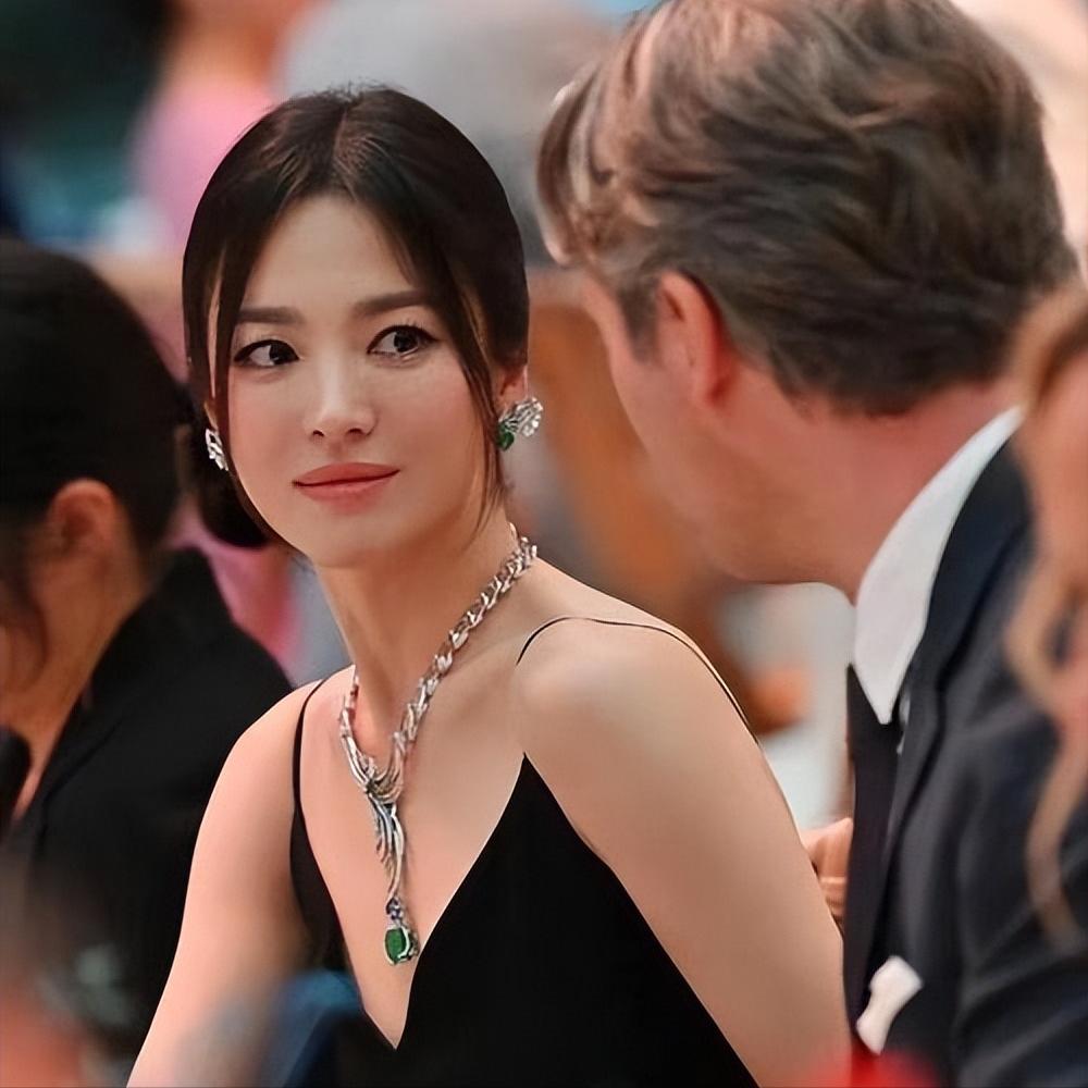 Top Korean star Song Hye Kyo: She looks glamorous on the outside, but ...