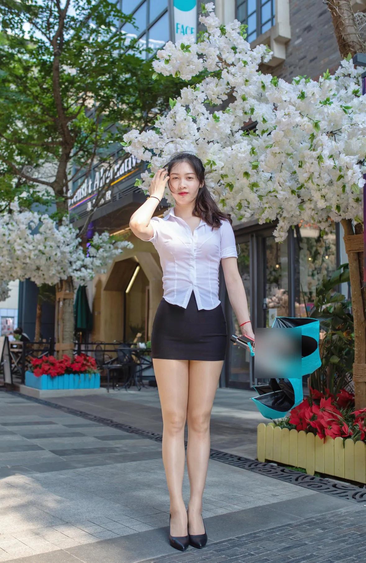 The best OL lady in street photography, her charming figure is a ...