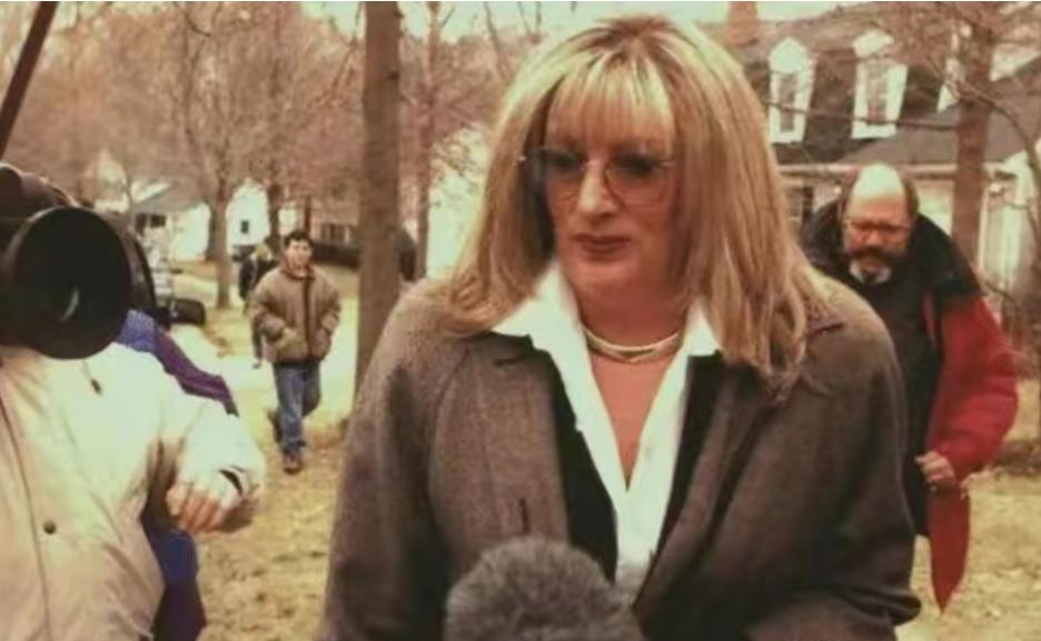 Lewinsky: 22-year-old and 49-year-old Clinton shook hands for the first ...