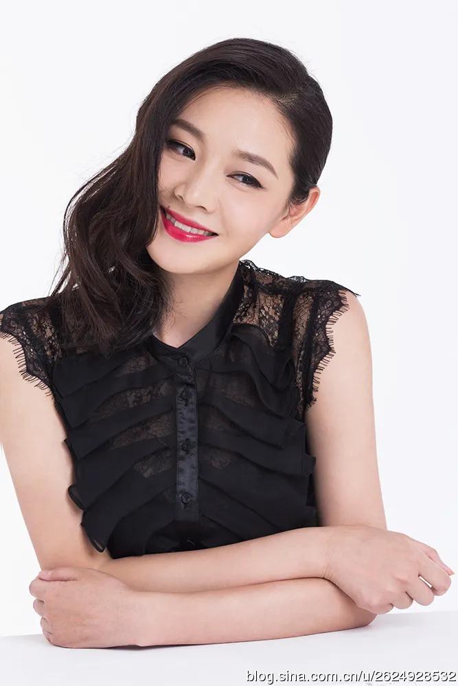 Different sweet beauty star Wang Weiwei - iNEWS