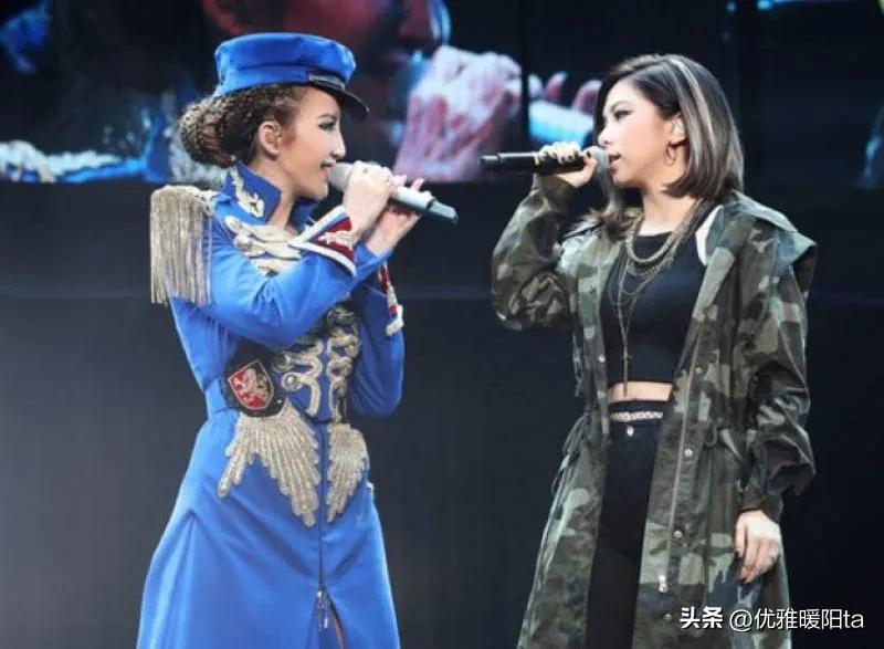 Deng Ziqi mourns Coco Lee: the pain behind the smile is unimaginable! - iNEWS