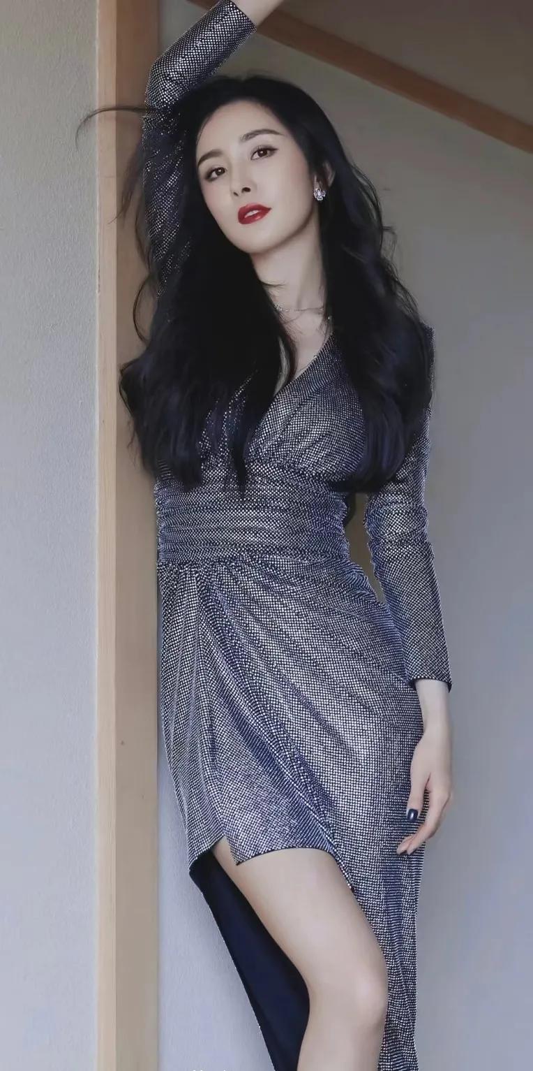 Who doesn't love Yang Mi's perfect figure - iNEWS