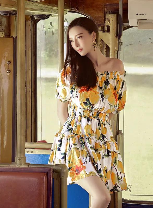 The goddess king Li Danni has a sexy personality and a hot body showing ...