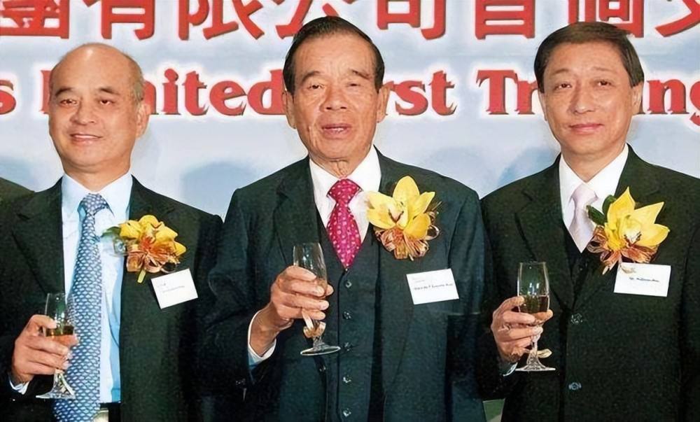 Zhou Kaixuan rarely attends the wealthy party, not for the Zheng Yutong ...