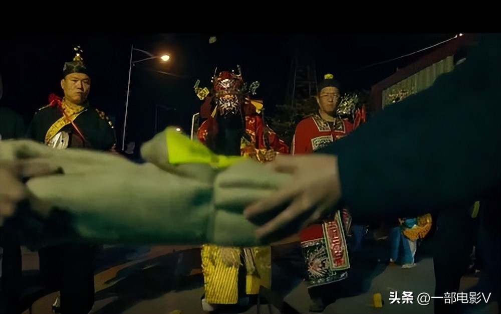 Zhong Kui fights the ghost master, the folk horror film "Kui Jiang ...