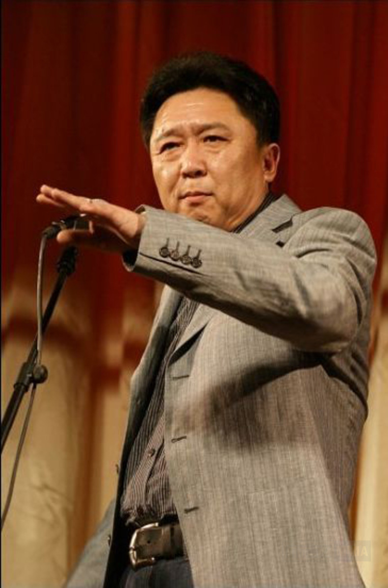 The "Queen of Crosstalk" Yu Qian married a female student who was ten ...