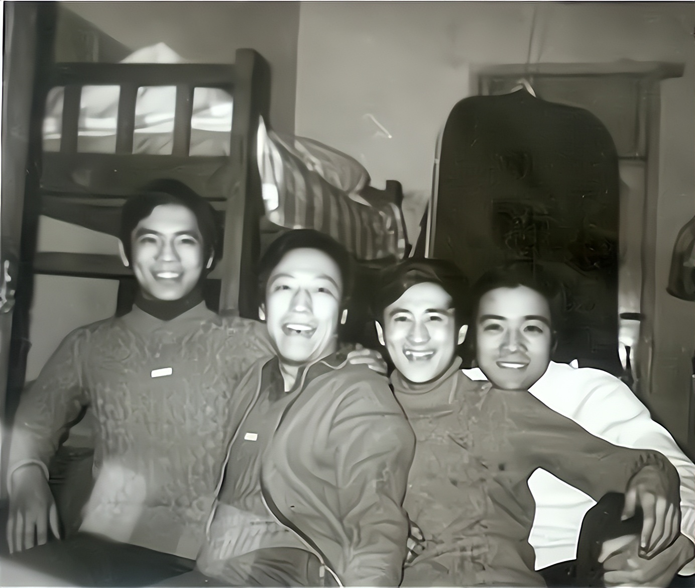 "Bright Sword" He Zhengjun's recent situation: 60 years old with black hair and settled in ...