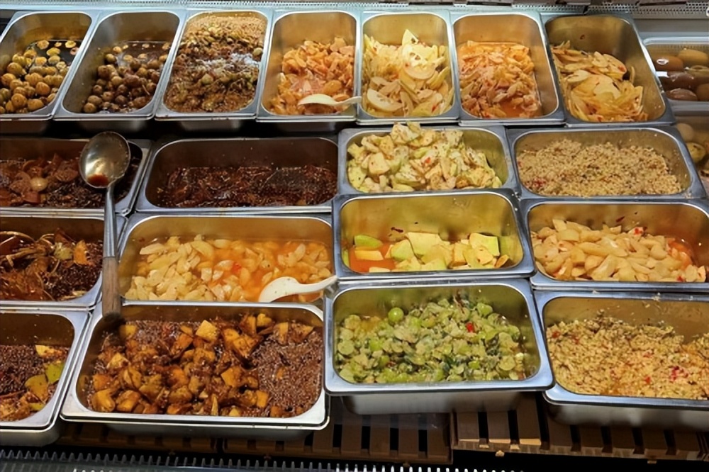 Wang Jia shares his hometown memories and promotes Yunnan cuisine - iNEWS