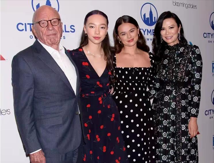 Deng Wendi reunited with her daughter and ex-husband! The two daughters ...
