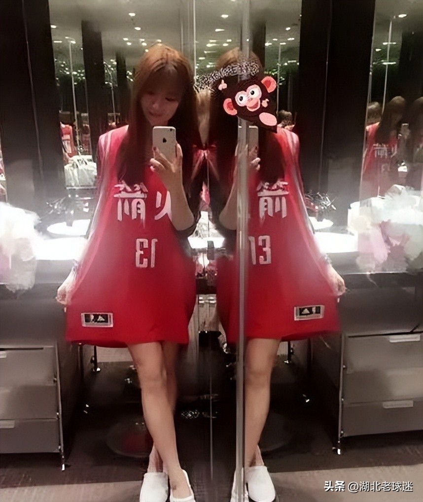 The most beautiful NBA hostess returns! Once a well-known Rockets fan ...