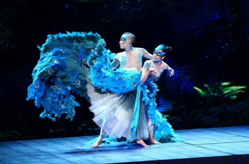 64-year-old Yang Liping danced the peacock dance again. She couldn't ...