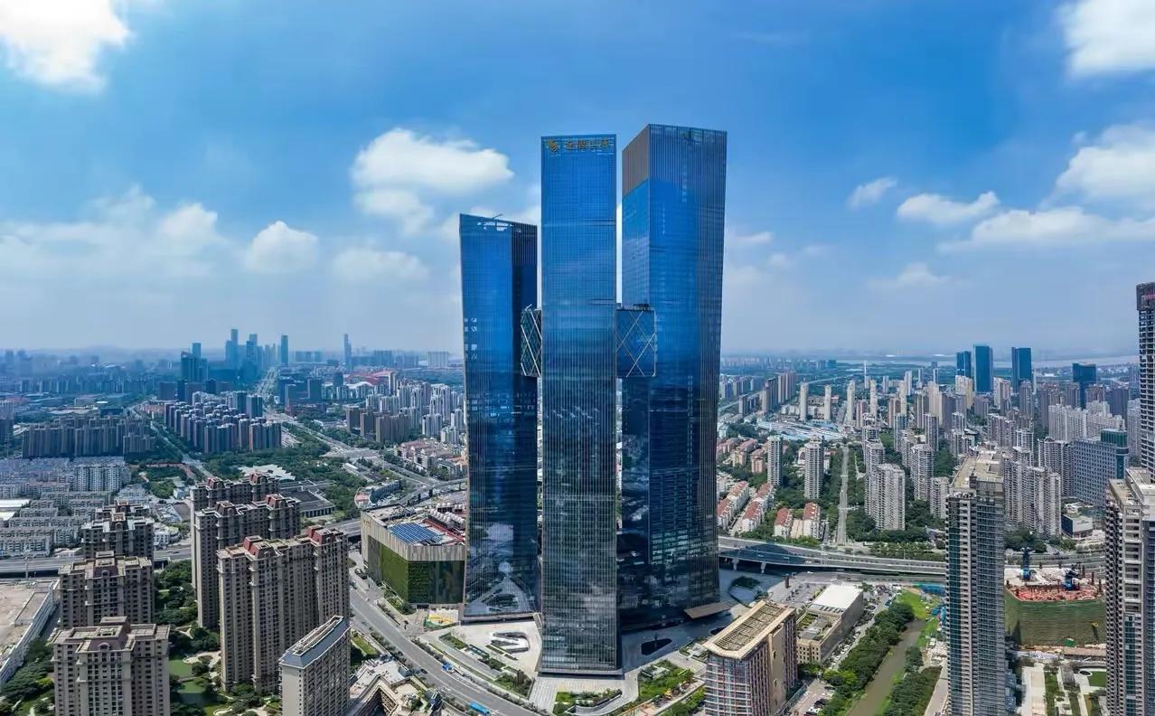 Nanjing's landmark skyscraper, world-class design, the largest shopping ...