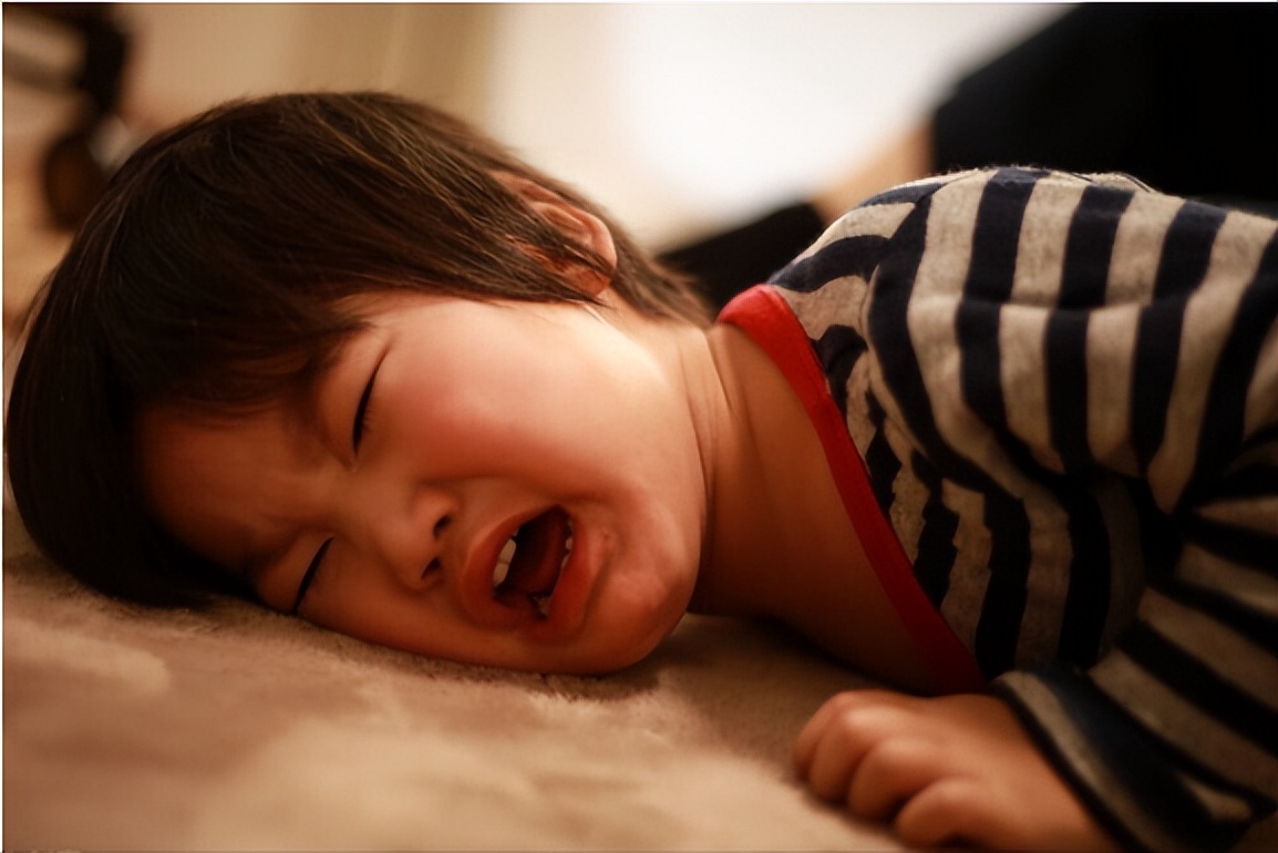 How pitiful is a child who does not dare to lose his temper?This father ...