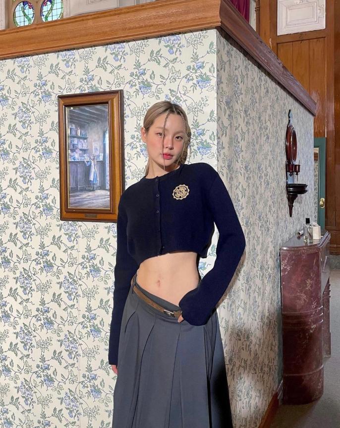 Ins fashion blogger Heejoo wears colors on his body, the colors are ...