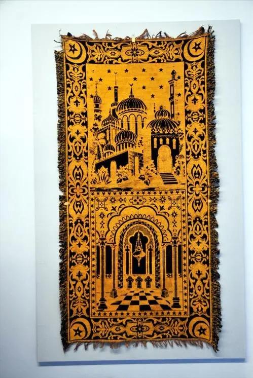 Pictures of Saudi Arabian tapestry, showing the unique cultural ...