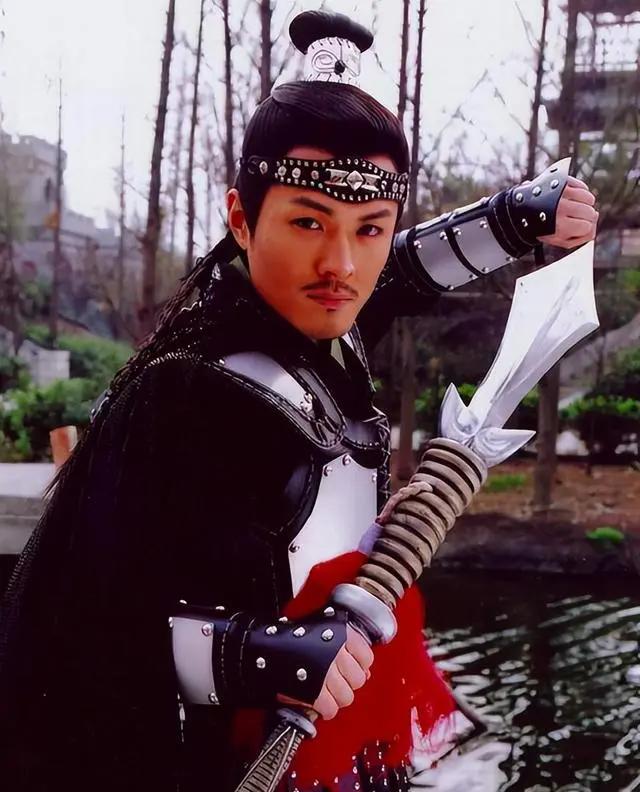 Nowadays, uncles and dads are starred in movies and TV dramas. They ...