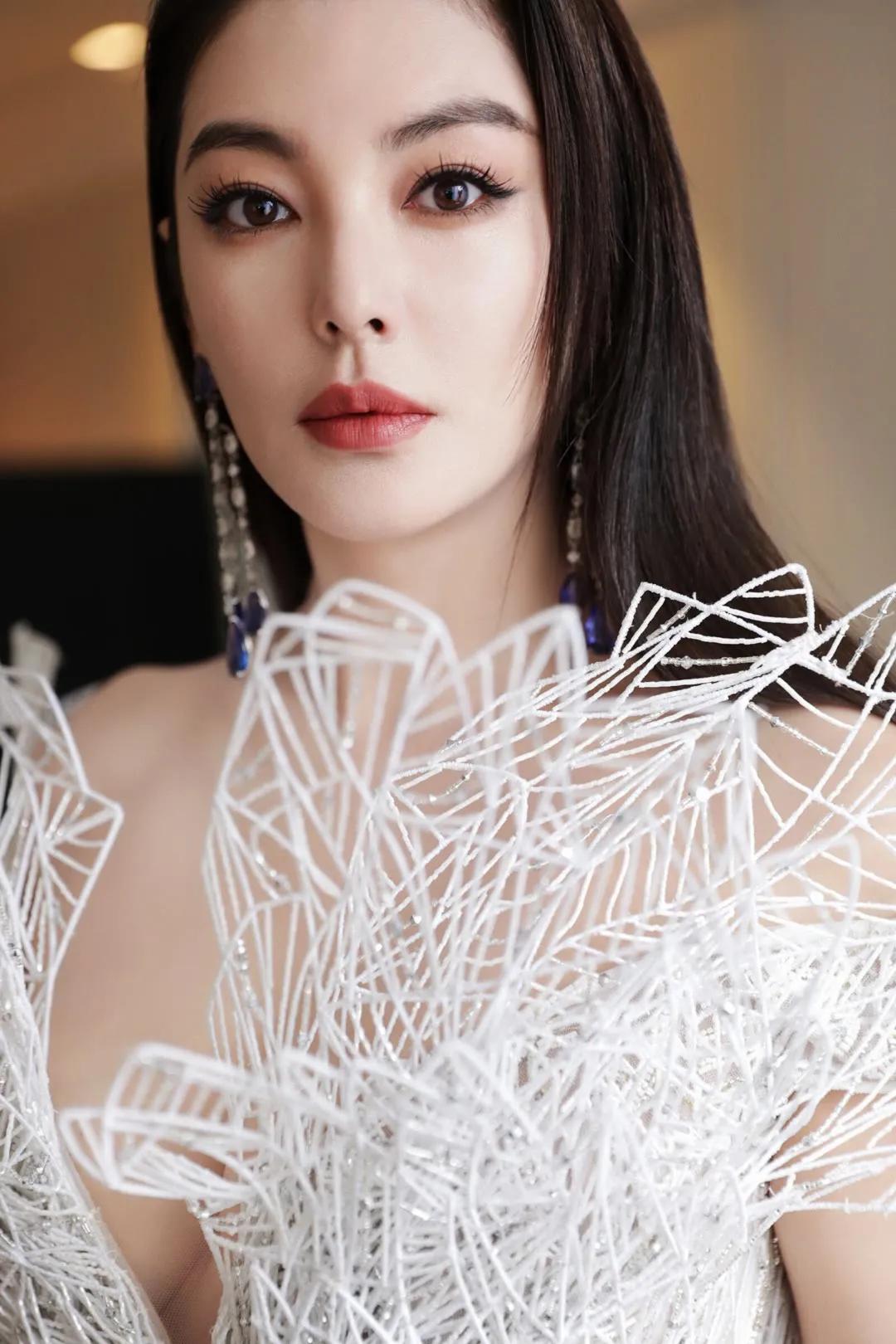 The most beautiful star: Zhang Yuqi - iNEWS