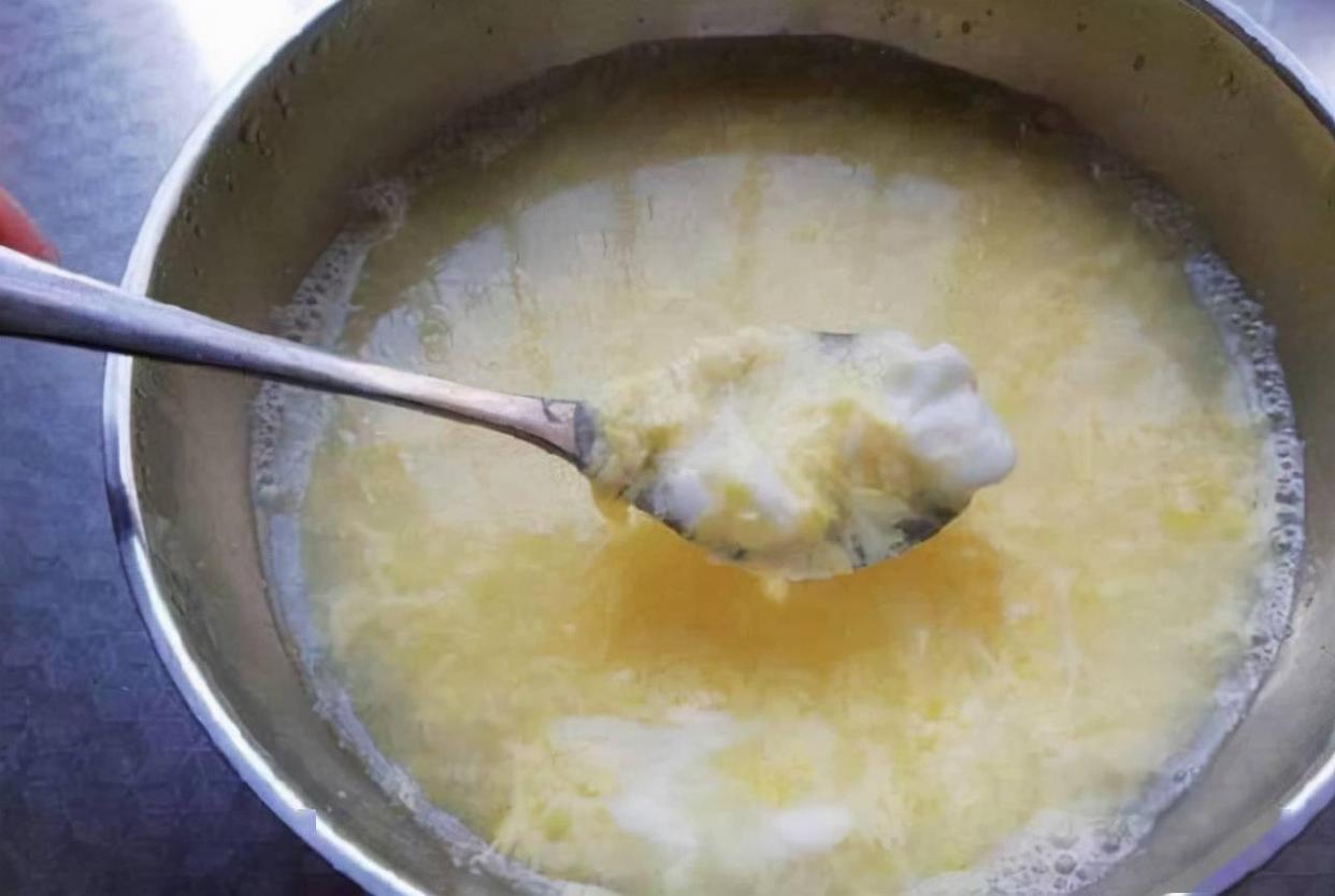 "Boiling eggs with boiled water" drops sesame oil, and if you keep ...