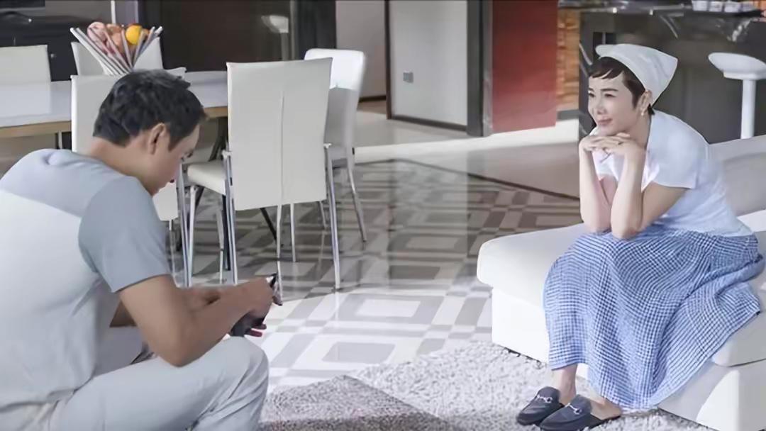 56-year-old Jiang Wenli and 43-year-old Ming Dao are acting as siblings ...