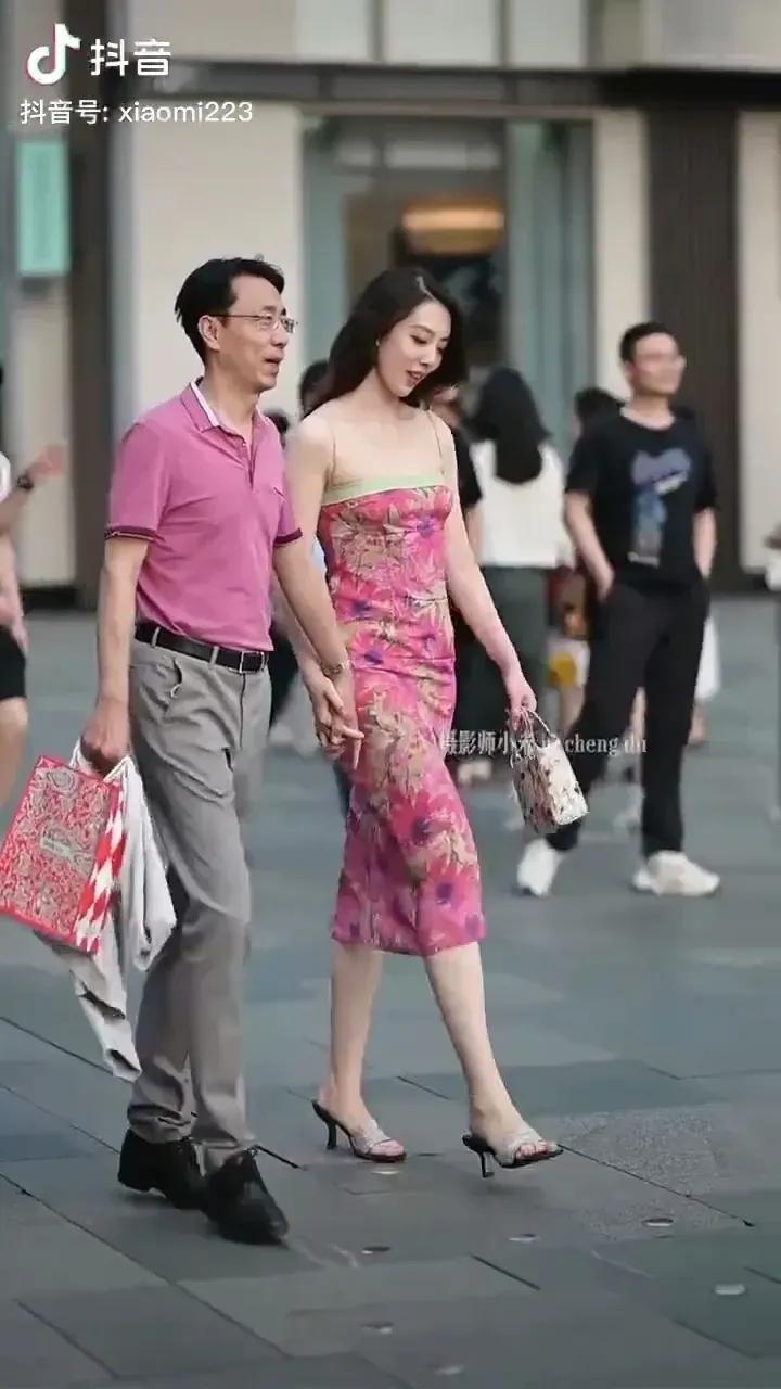 Ms. Dong, who is holding hands with Mr. Hu, has her photos taken out ...