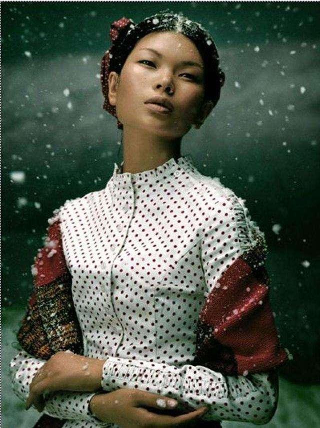 Supermodel Lu Yan: From a rural girl to a top model, married to a ...