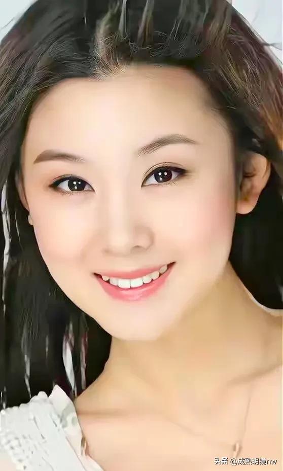 Li Xiaomeng, Wang Lei's wife, intellectual and elegant, gentle, dignified and generous photo - iNEWS