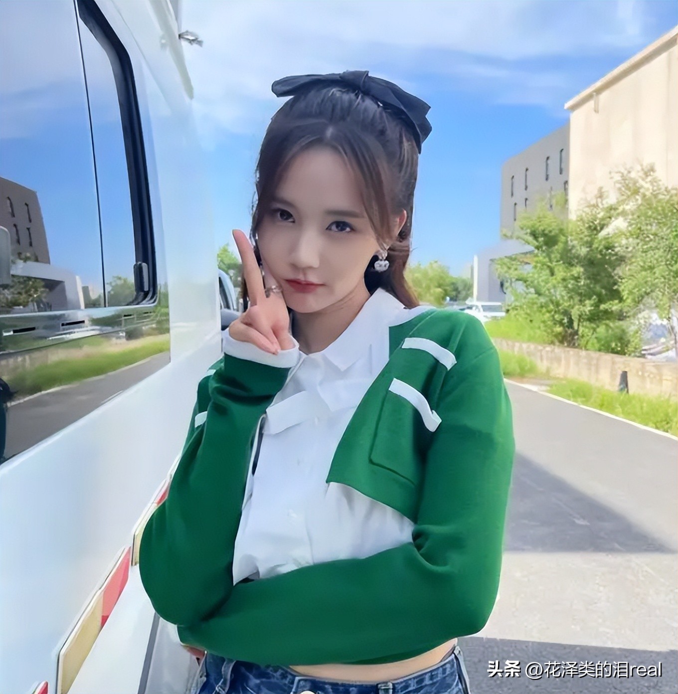 Take off your shoes and bare feet! Li Yitong caused controversy when he ...